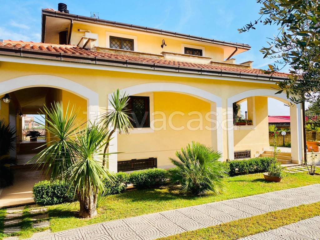 Villa Bifamiliare in vendita a Formello via del Frantoio, 14