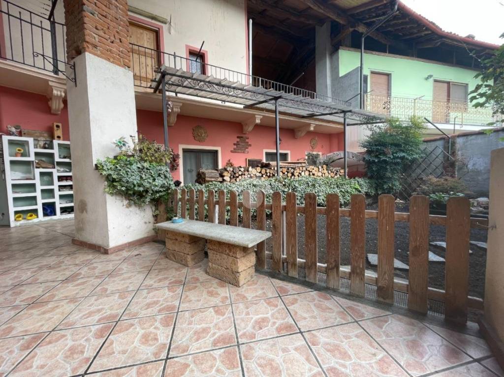 Casa Indipendente in vendita a Foglizzo via Biandrate, 21
