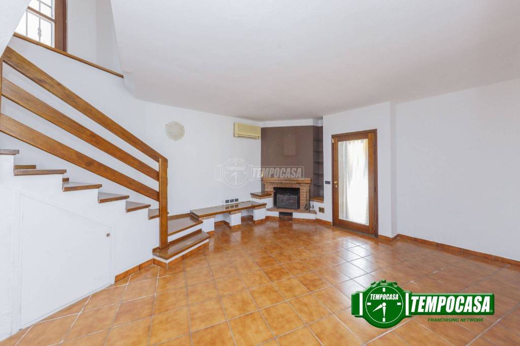 Casa Indipendente in vendita a Siziano via Roma