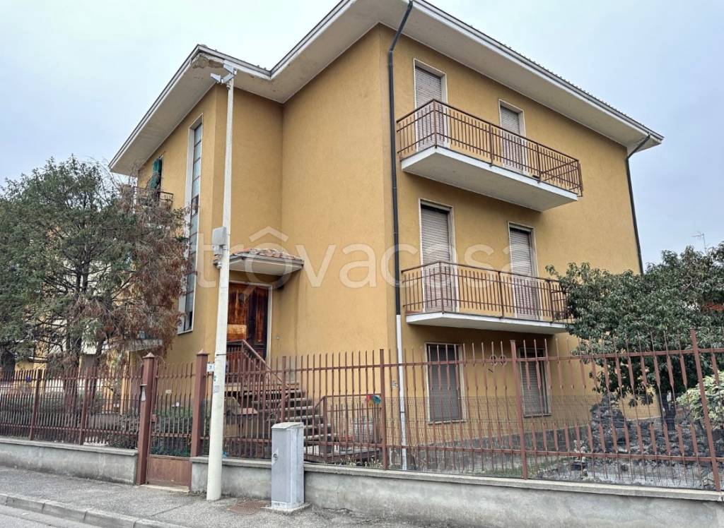 Villa in vendita a Pavia via Teresio Olivelli, 7