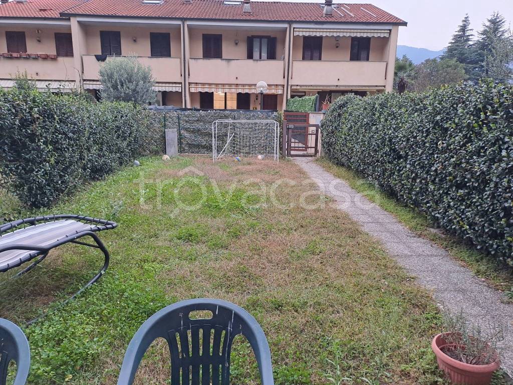 Villa a Schiera in vendita a Besano via Fornaci, 17/b