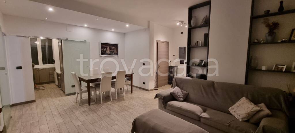 Appartamento in vendita a Bollate via Enrico Caruso, 9