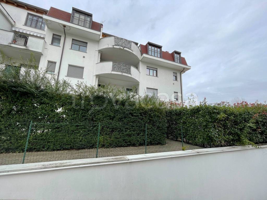 Appartamento in vendita a Caronno Pertusella via Trieste, 757