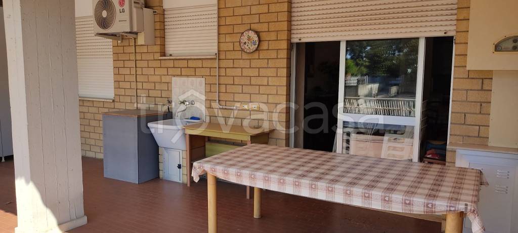 Intero Stabile in vendita a Follonica via Litoranea, 117M