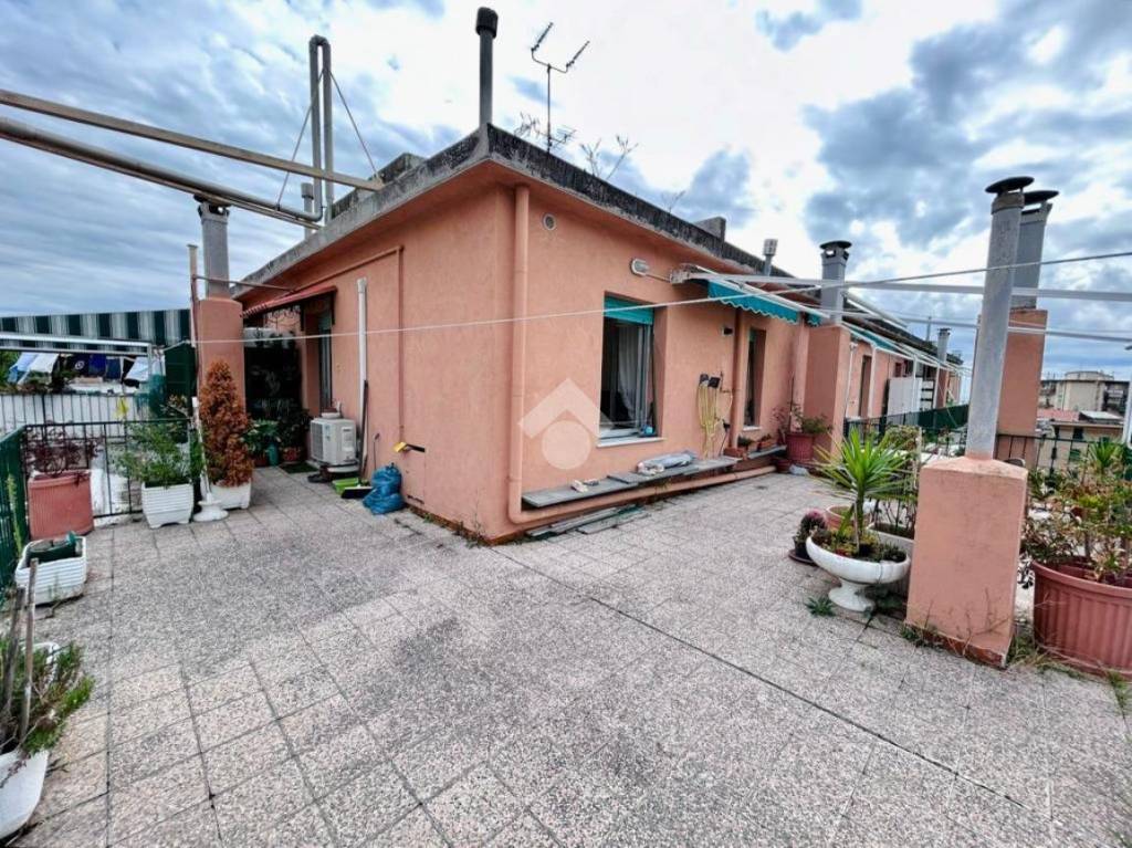 Appartamento in vendita a Genova via Giovanni Arrivabene