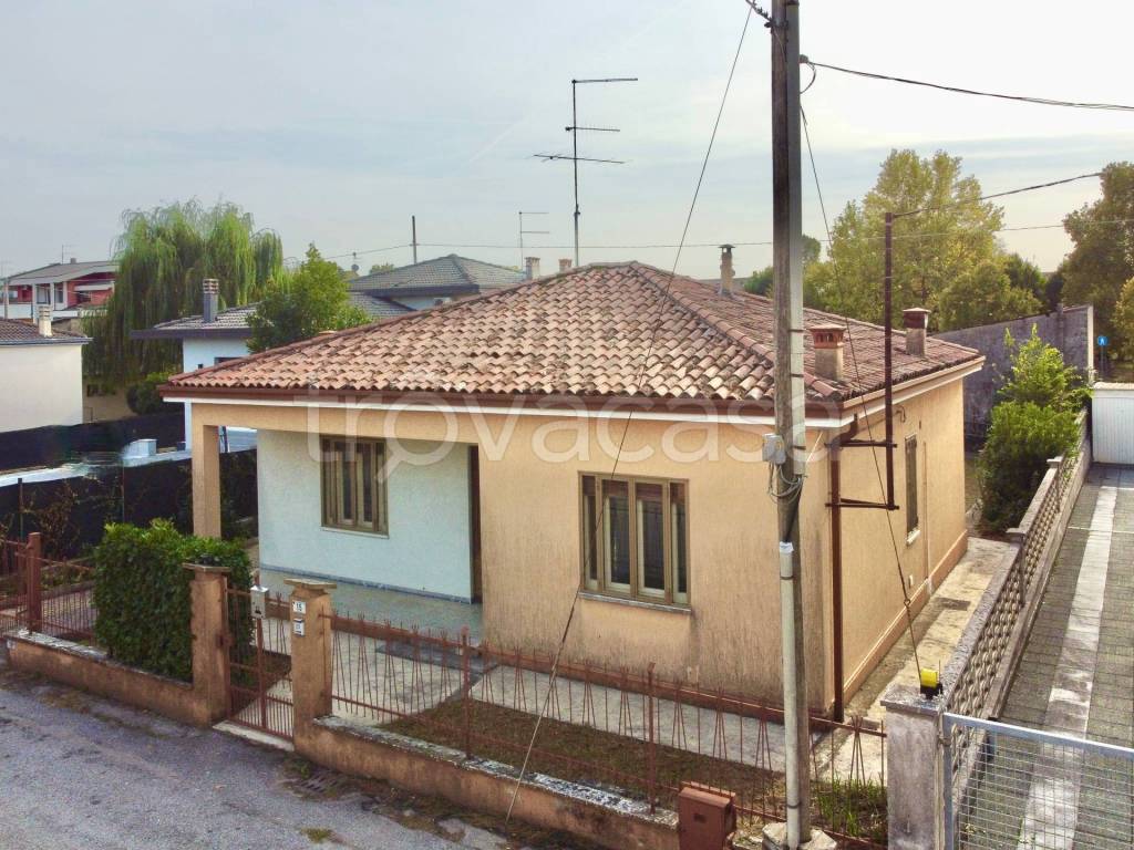 Casa Indipendente in vendita a Montecchio Maggiore via San Francesco, 15