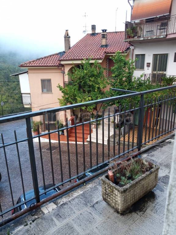 Casa Indipendente in vendita a Sant'Andrea del Garigliano via umberto 1