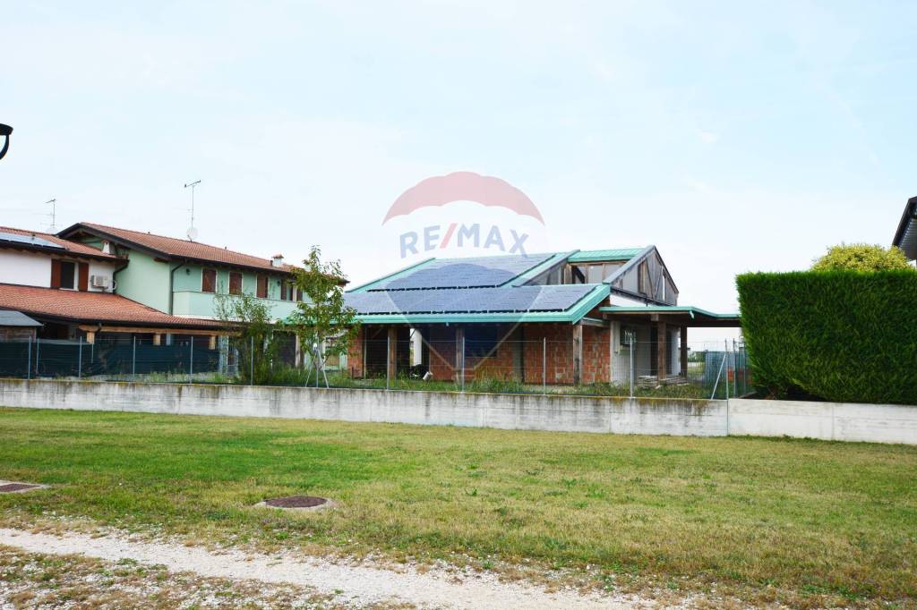 Villa in vendita a Castel Goffredo via mons. Angelo Gadioli