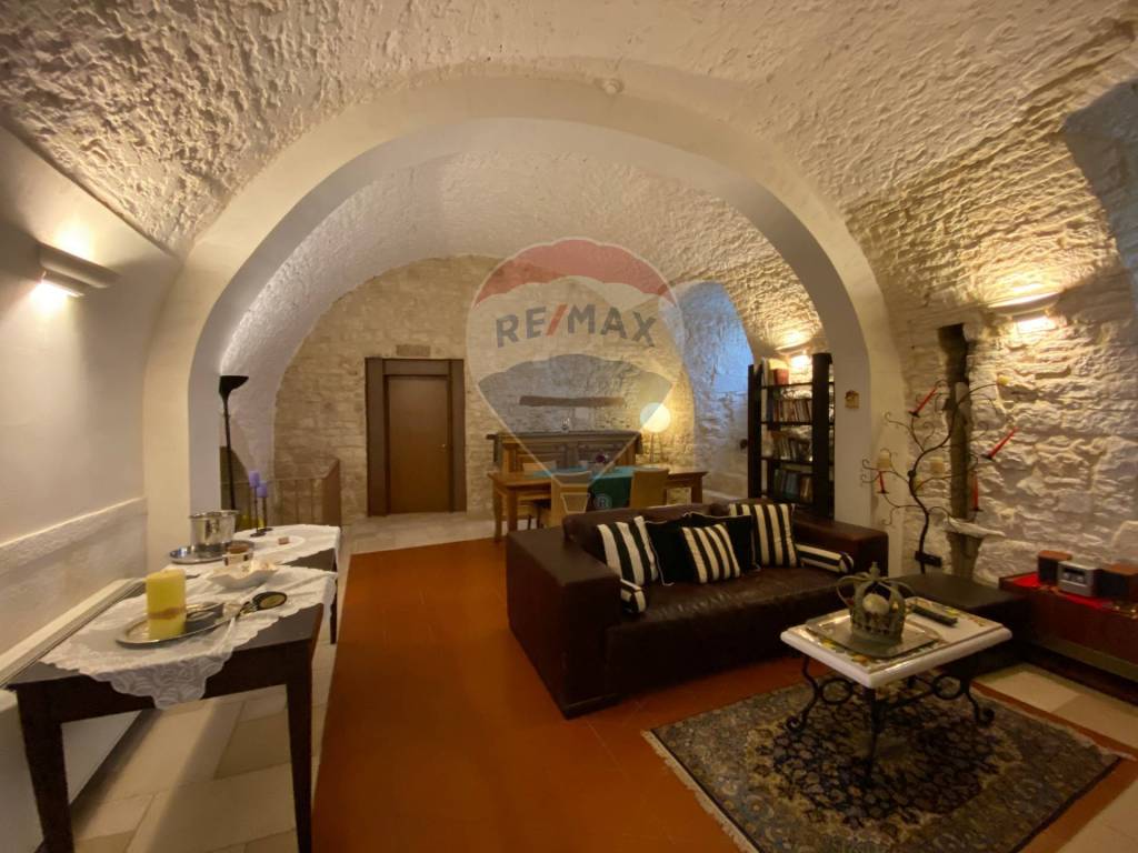 Appartamento in vendita ad Acquaviva delle Fonti via Abrusci, 66