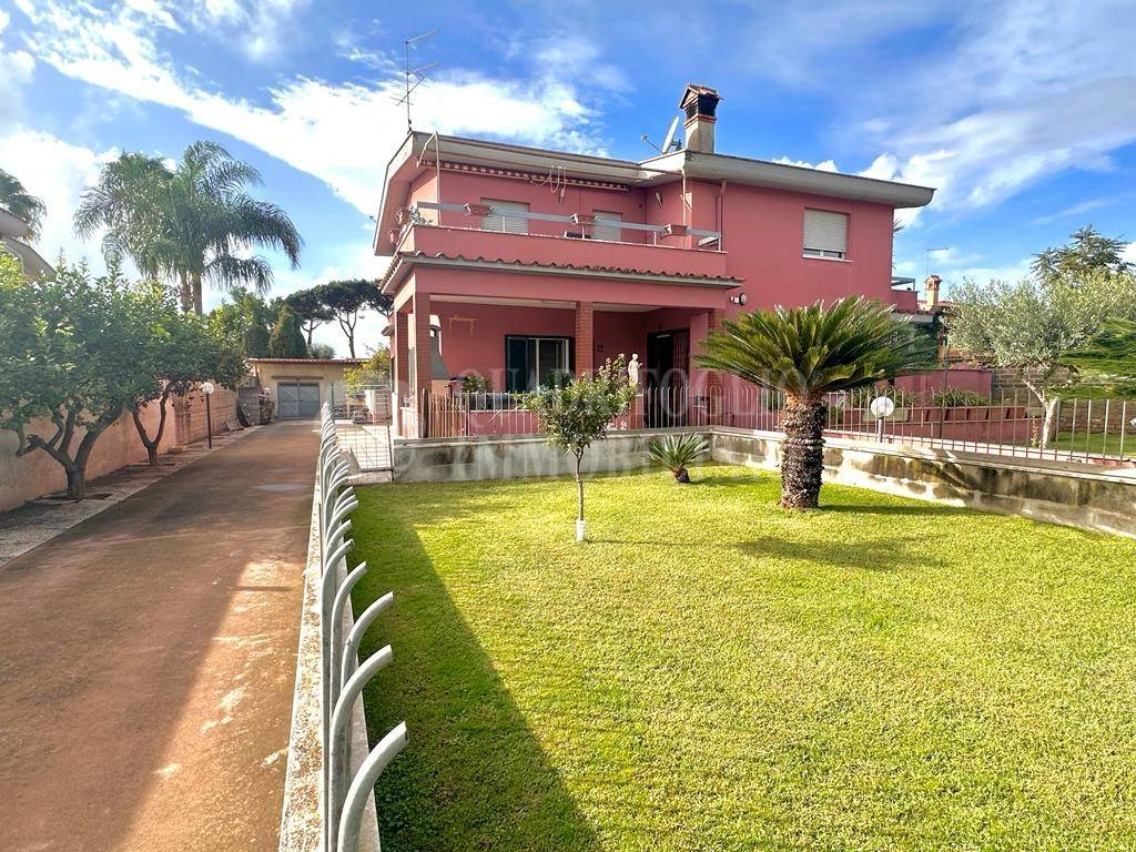 Appartamento in vendita ad Anzio via dei Salici, 19