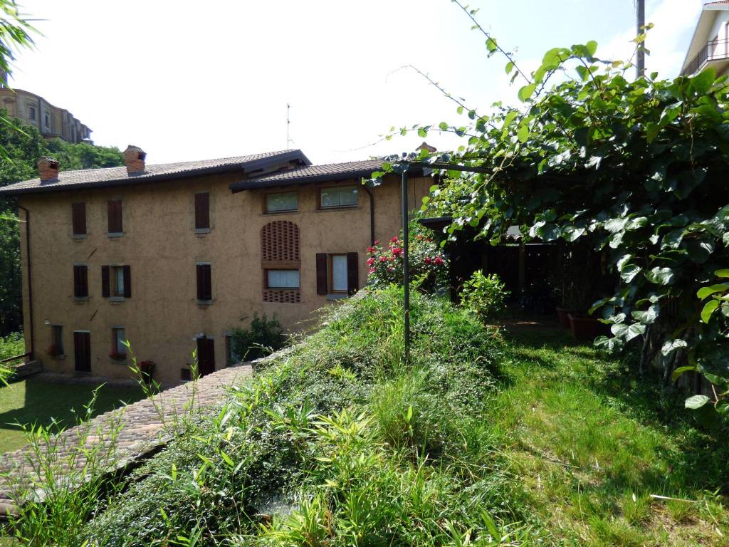 Appartamento in vendita ad Almenno San Salvatore via Giacomo Matteotti