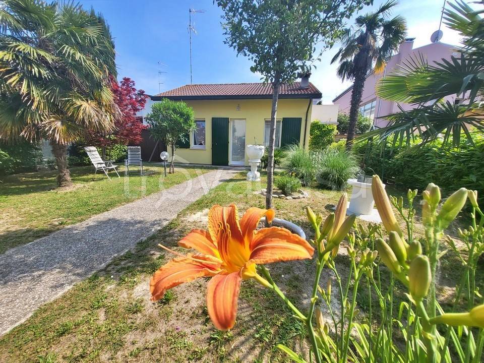 Villa in vendita a Ravenna via Cesarea