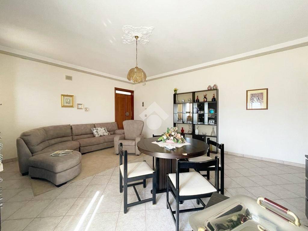Appartamento in vendita a Fasano via Platone, 8