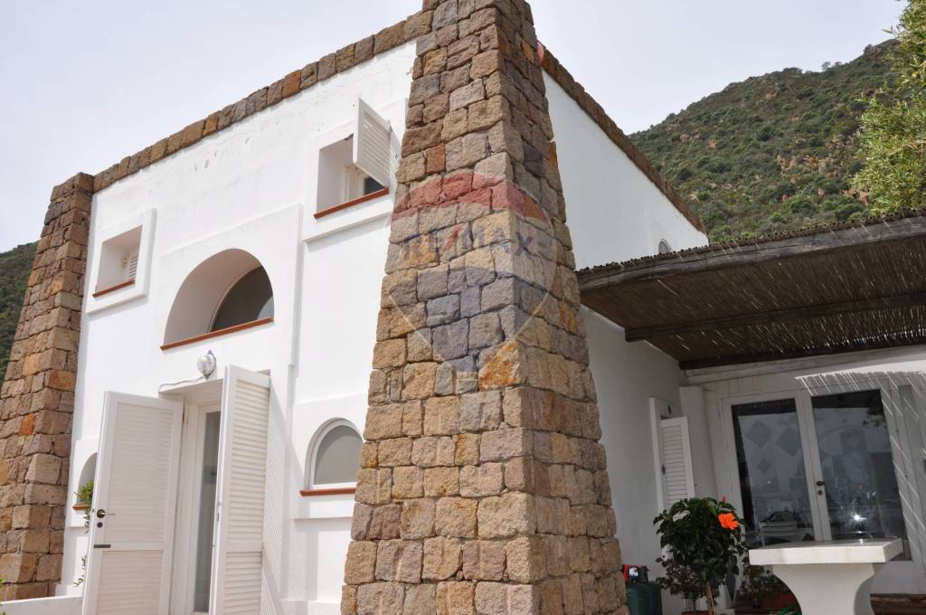 Villa in vendita a Lipari via Iditella, 75