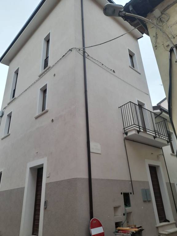 Casa Indipendente in vendita a L'Aquila corso Duca degli Abruzzi, 2