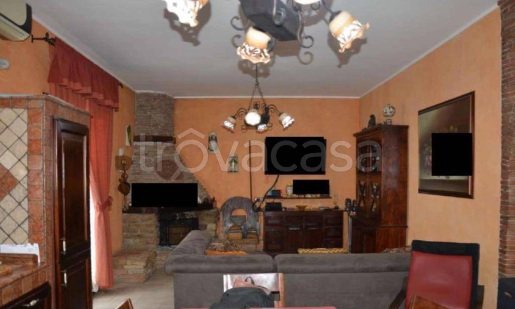 Villa a Schiera all'asta a Belpasso via Boris Giuliano, 22