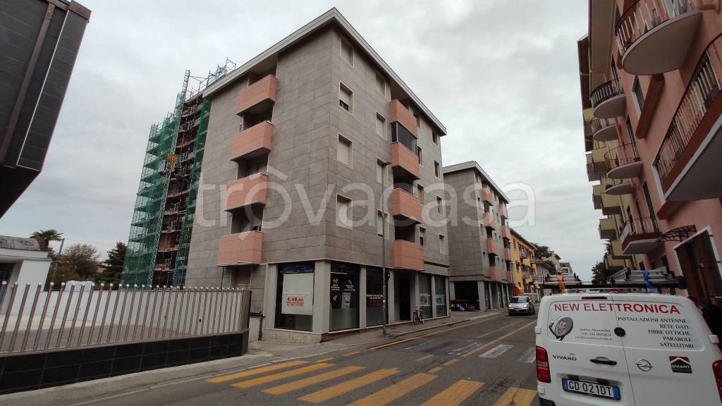 Appartamento in vendita a Novara viale Alessandro Volta, 85