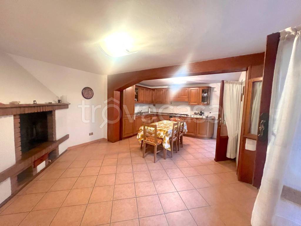 Villa in vendita a Prato via per Iolo