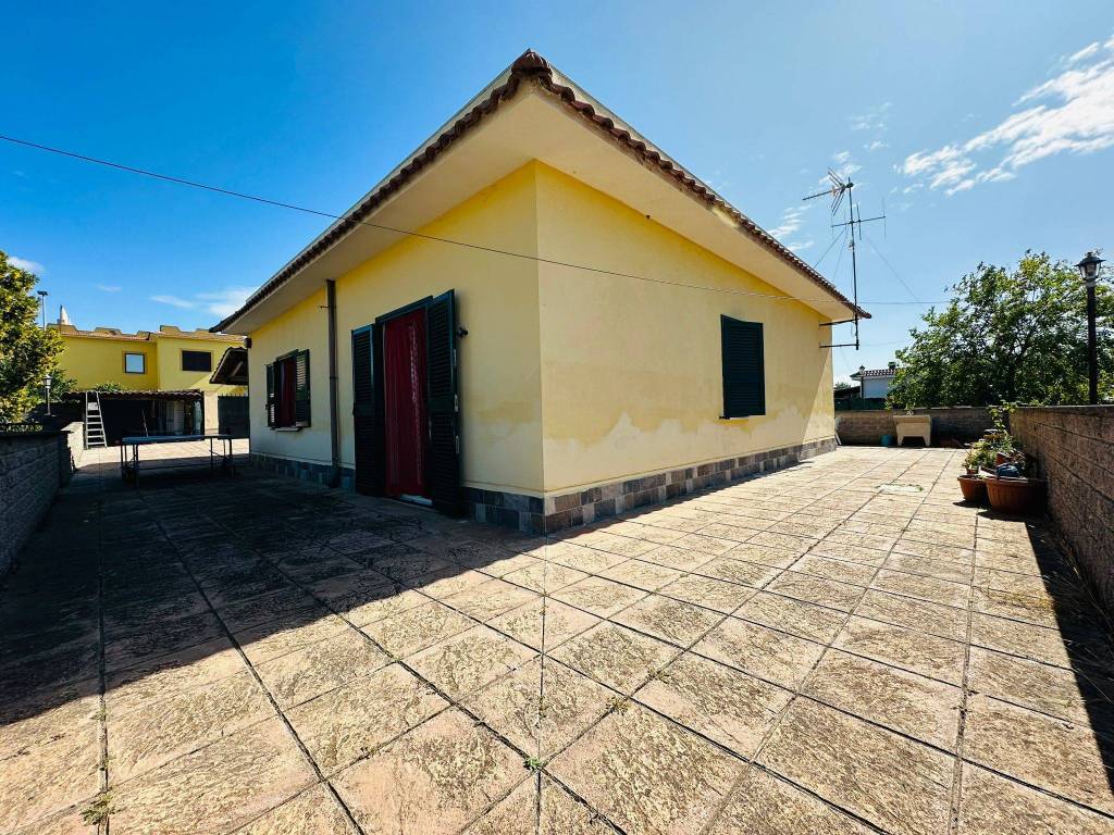 Villa in vendita ad Aprilia via Monte Calvo