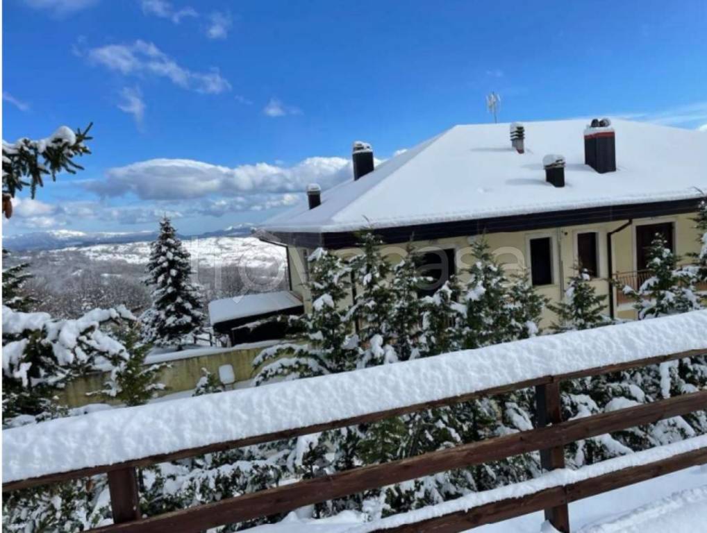 Appartamento all'asta a Rocca di Cambio capo Croce