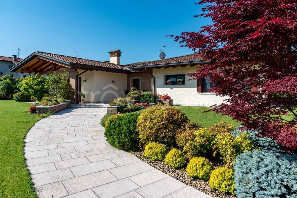 Villa in vendita a Fontanafredda via m. Giol