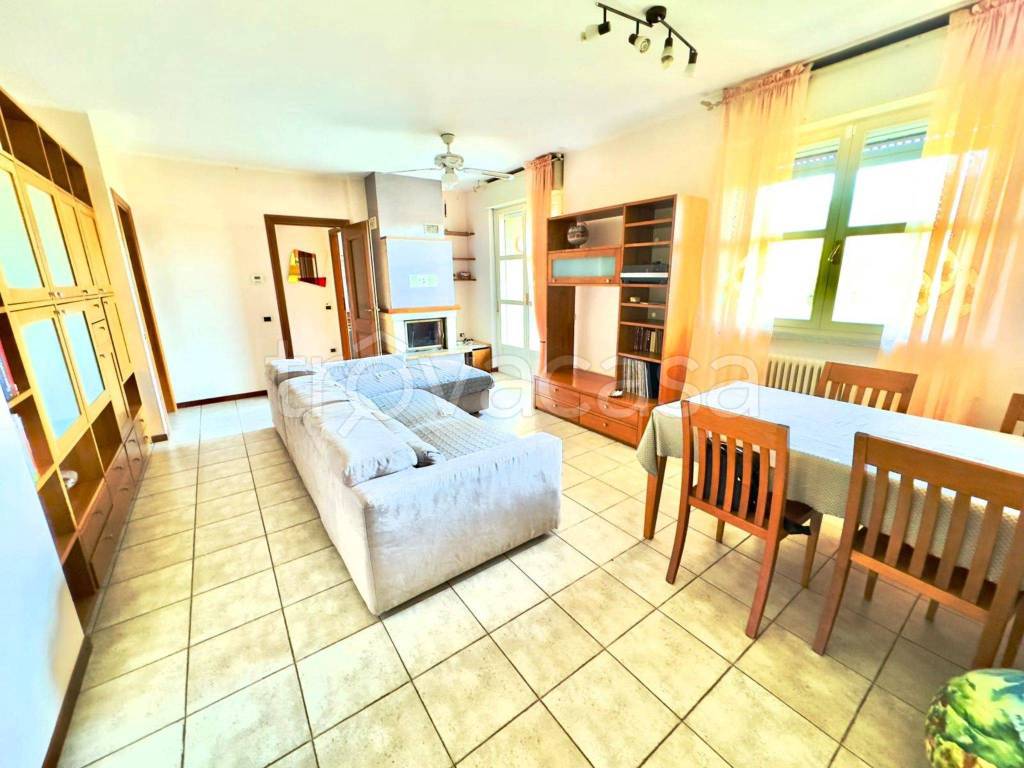 Appartamento in in vendita da privato a Oggiono via Pierre de Coubertin, 4