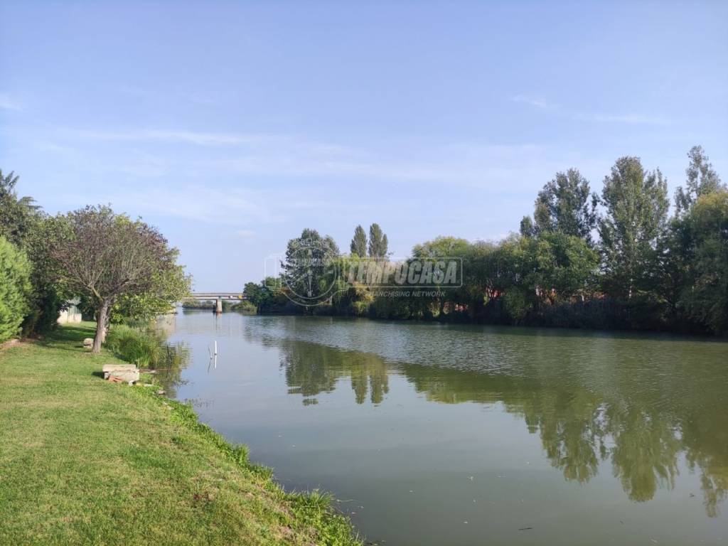Casa Indipendente in vendita a Copparo via Argine Volano