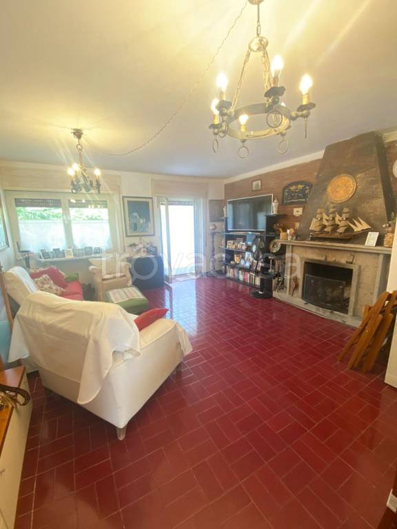 Villa Bifamiliare in vendita a Ronciglione via Conti di Vico