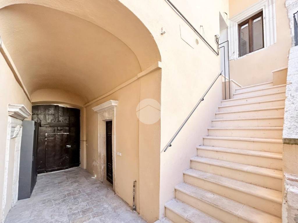 Casa Indipendente in vendita a L'Aquila via Vetusti, 23