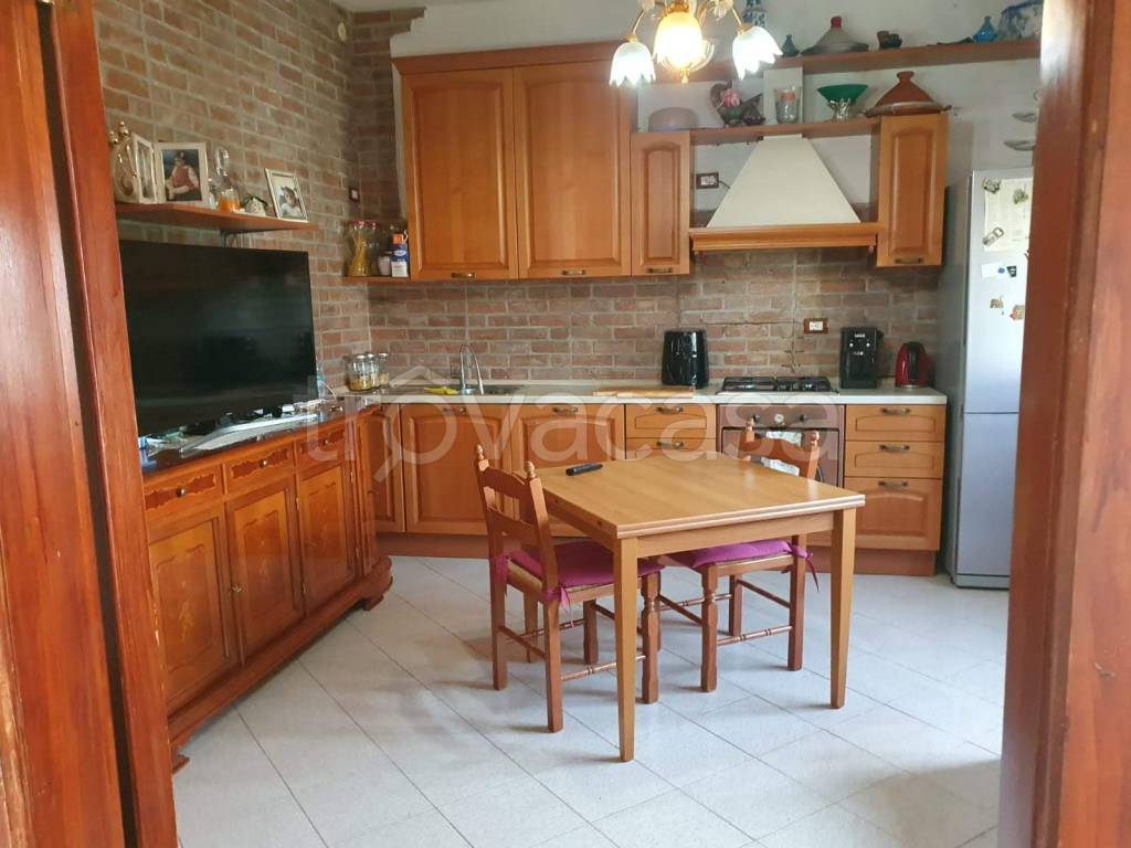 Villa Bifamiliare in vendita a Bondeno via Virgiliana, 77