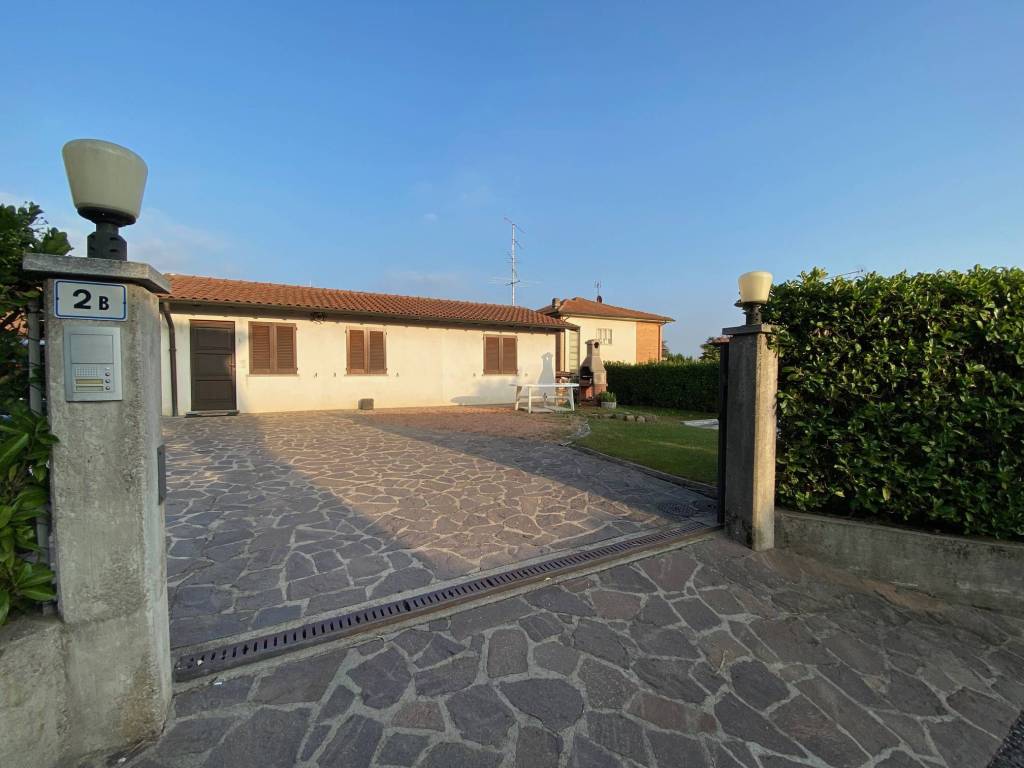 Villa Bifamiliare in vendita a Clivio via Monte Generoso