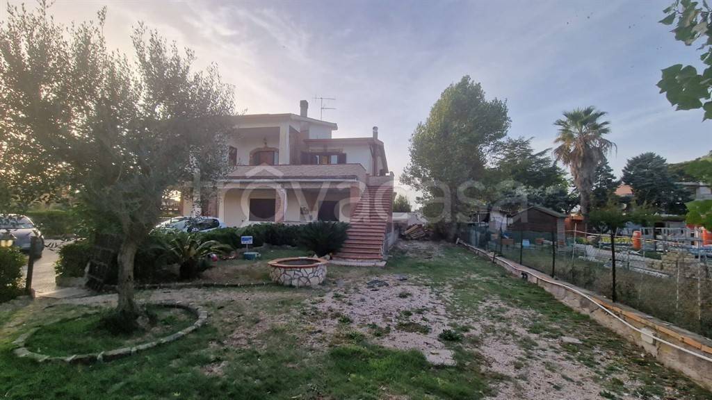 Villa in vendita ad Aprilia via Esino, 16