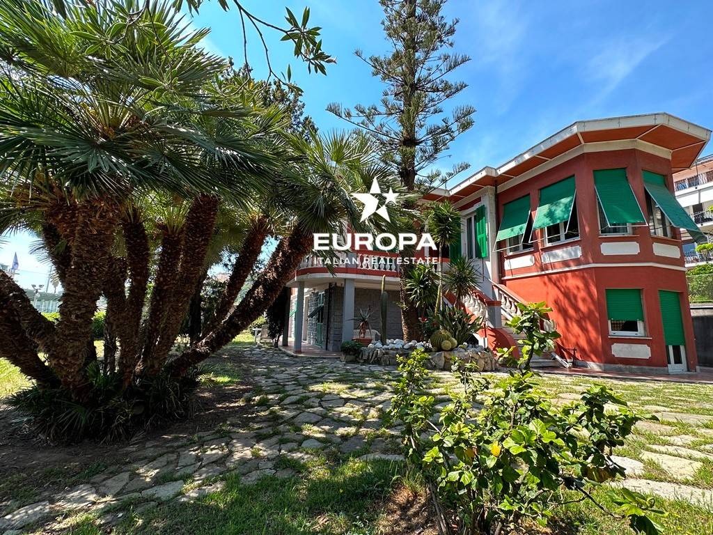 Villa in vendita a Sanremo corso Giuseppe Mazzini, 165