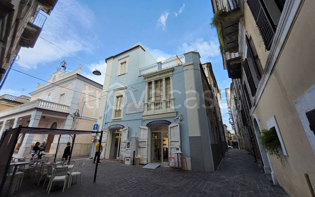 Intero Stabile in vendita a San Vito Chietino via Tommaso Nobile, 4