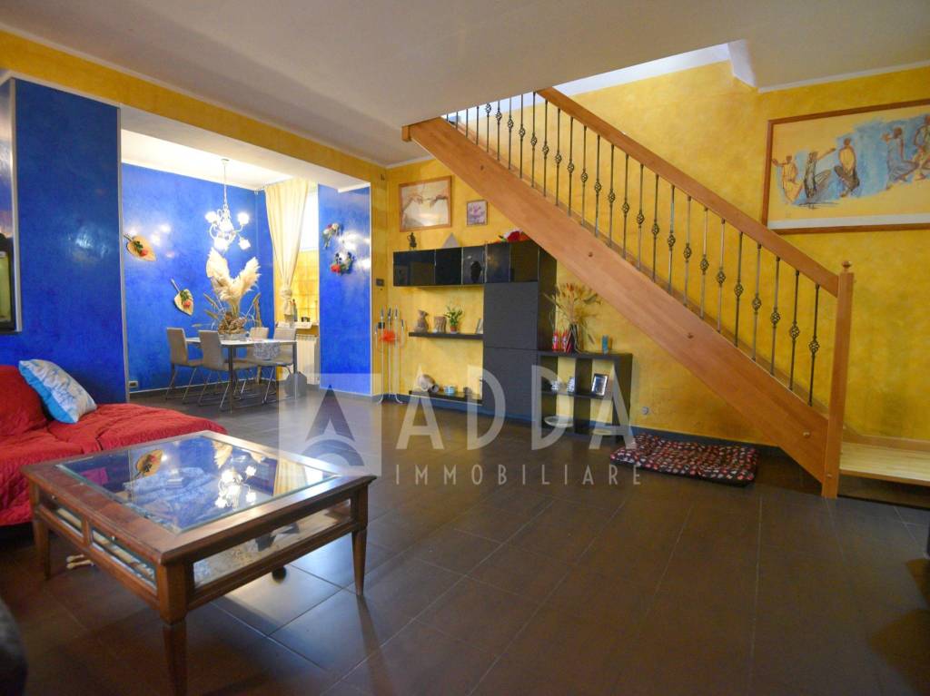 Appartamento in vendita ad Aicurzio via Beneficio