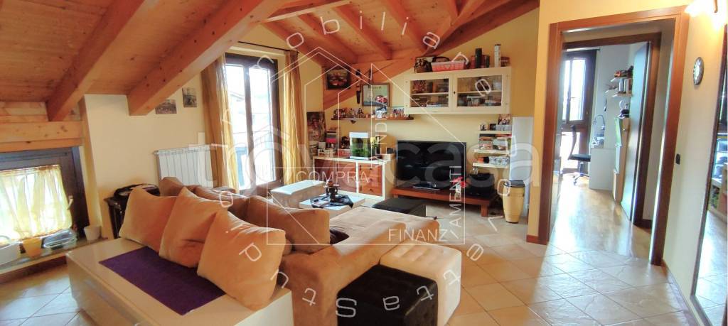 Appartamento in vendita a Cairate via Campo dei Fiori, 12