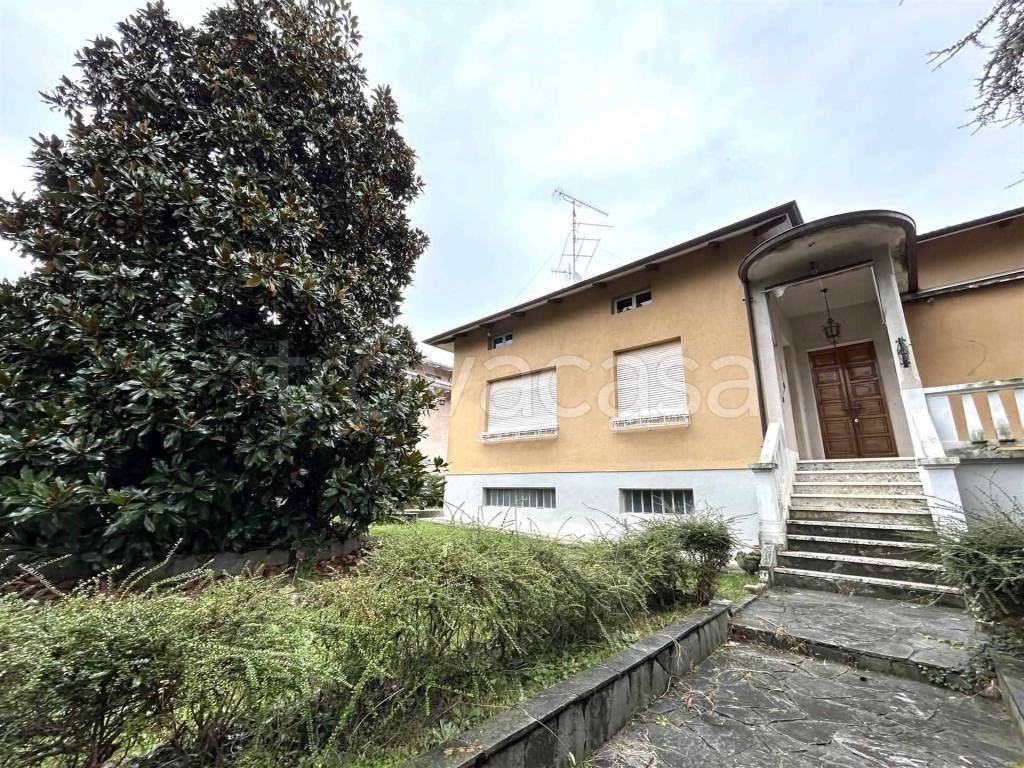 Casa Indipendente in vendita a Biella strada Garella