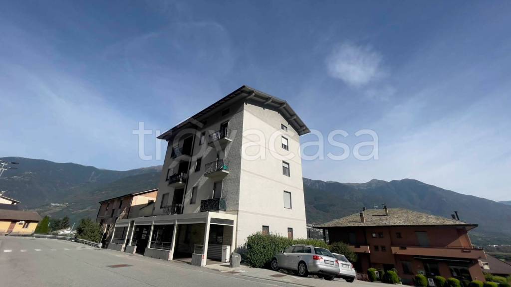 Appartamento in vendita a Colorina via roma