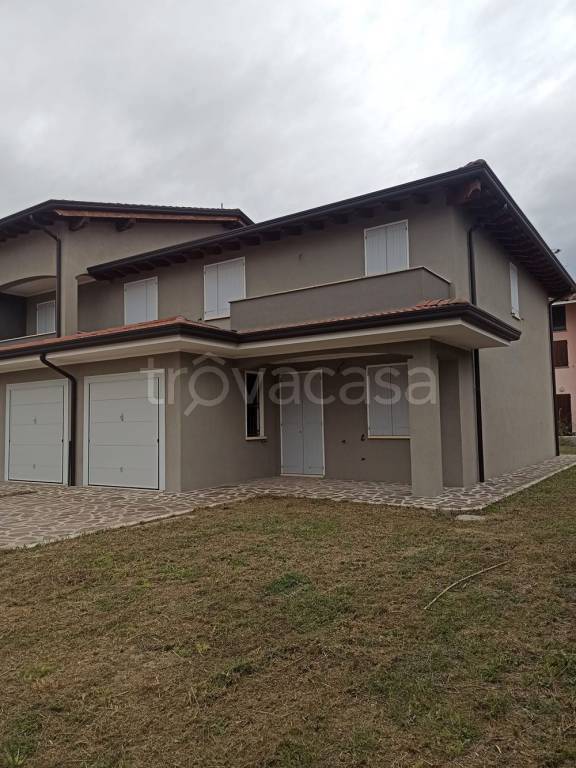 Villa a Schiera in vendita a Castellucchio
