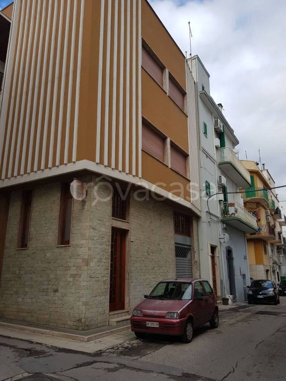 Intero Stabile in in vendita da privato a Fasano via Giacomo Leopardi, 13