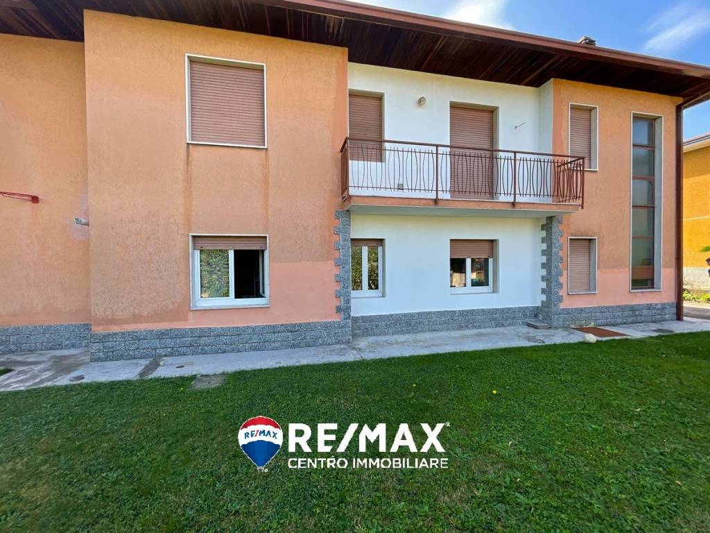 Villa Bifamiliare in vendita ad Arcisate via Nazario Sauro