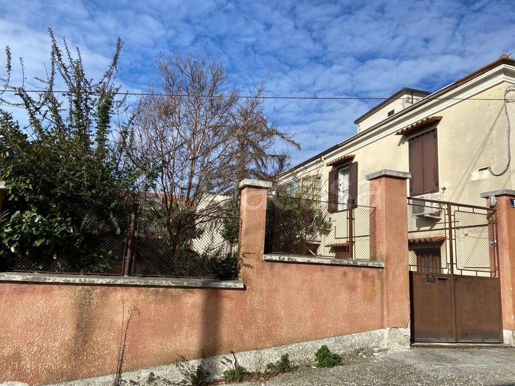 Villa a Schiera in vendita a Trieste via Giovanni Moise, 1
