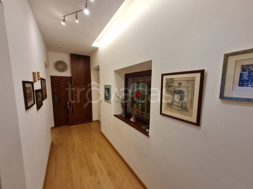 Appartamento in vendita a Trieste via Santa Teresa