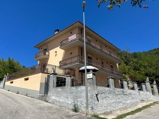 Casa Indipendente in vendita a L'Aquila via Cugnolo