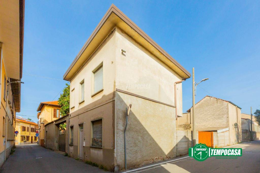 Casa Indipendente in vendita a Buscate via Edmondo de Amicis 7
