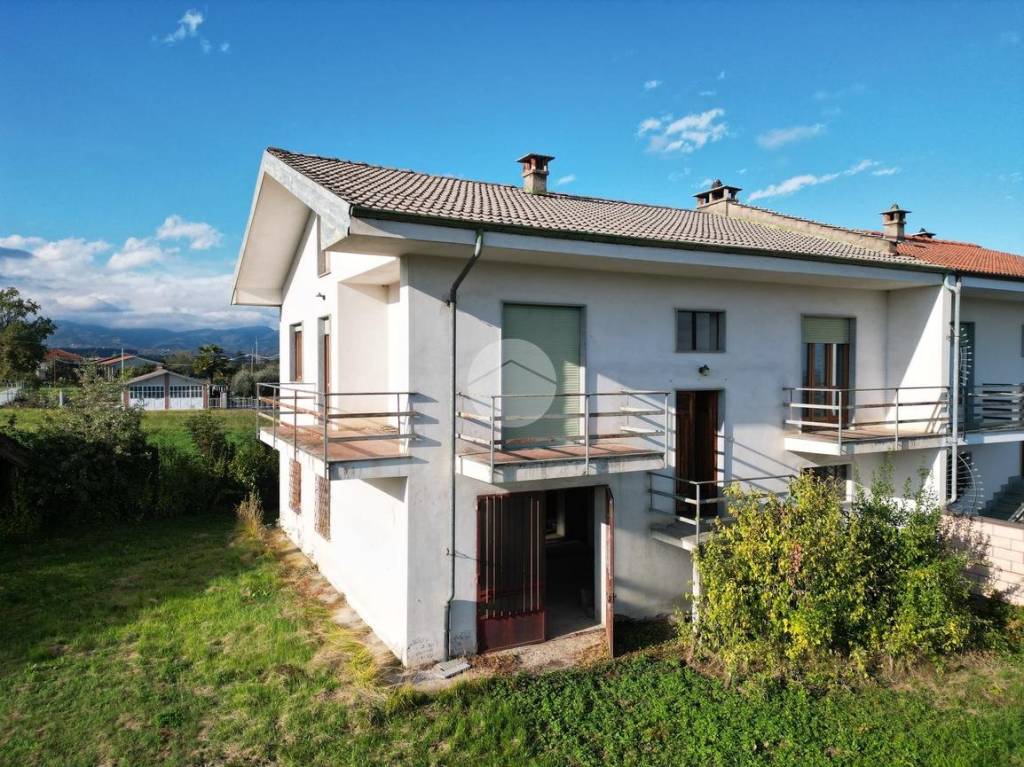 Villa Bifamiliare in vendita a Bagnolo Piemonte via garigo, 6