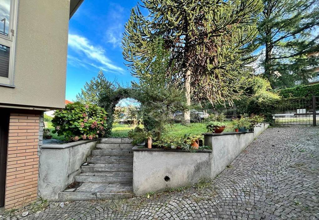 Appartamento in vendita a Besozzo via Milano