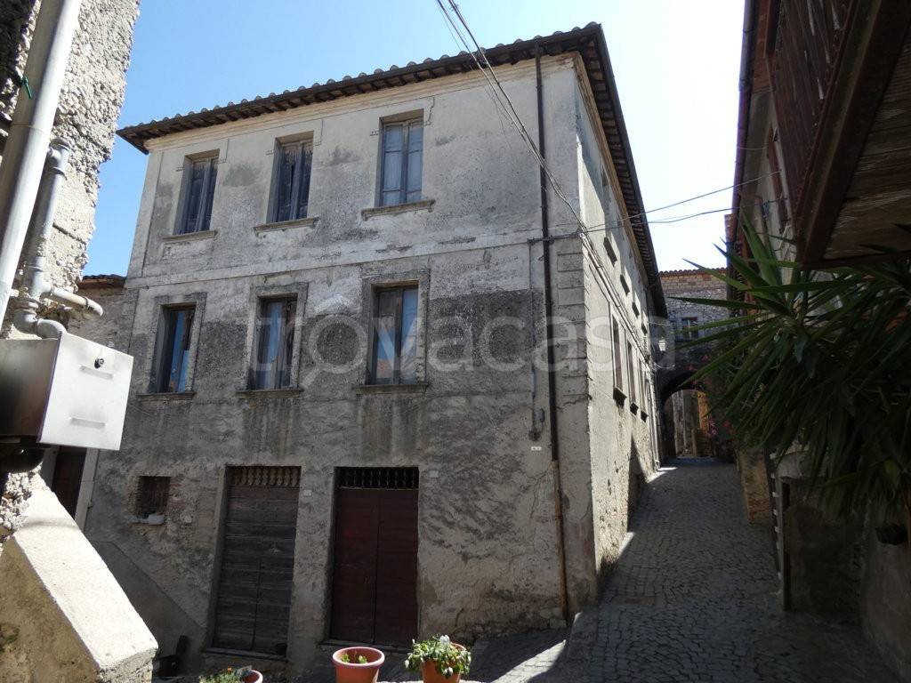 Casa Indipendente in vendita a Monteleone Sabino via Castello