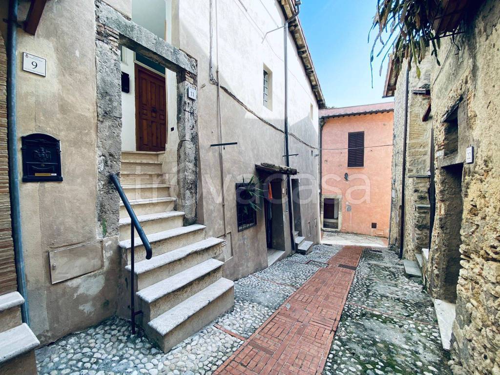 Appartamento in vendita a Castelnuovo di Farfa via Giuseppe Garibaldi