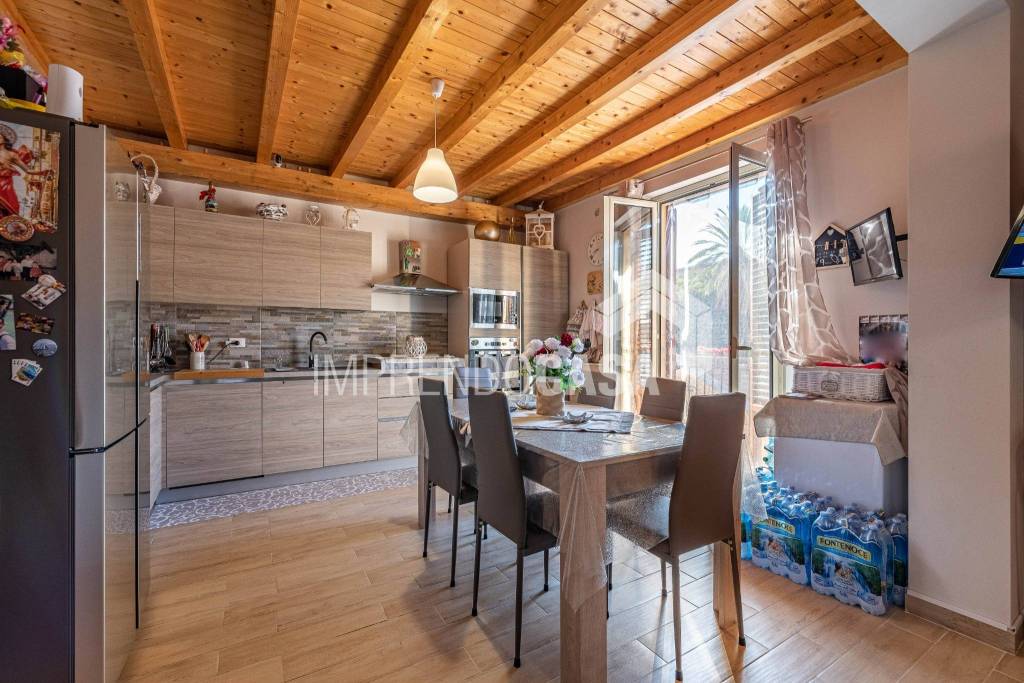 Appartamento in vendita a Palermo via Angiò, 46